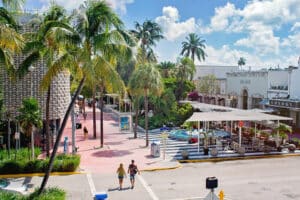 Conoce Miami Beach: Historia y 12 Imperdibles Atracciones 🏖️