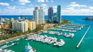 Conoce Miami Beach: Historia y 12 Imperdibles Atracciones 🏖️